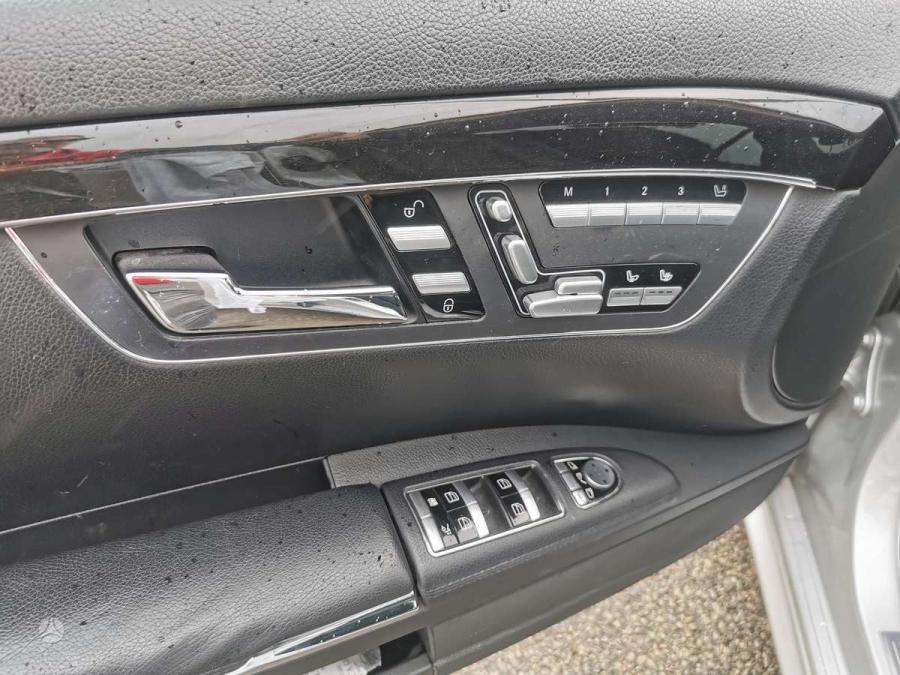 Grey Mercedes-Benz S 350 2013 in Siauliai, with an engine capacity of 2.99 L and mileage of 268 thousand km for 9300 €, photo 17 on AUTOMOTO.COM.LV