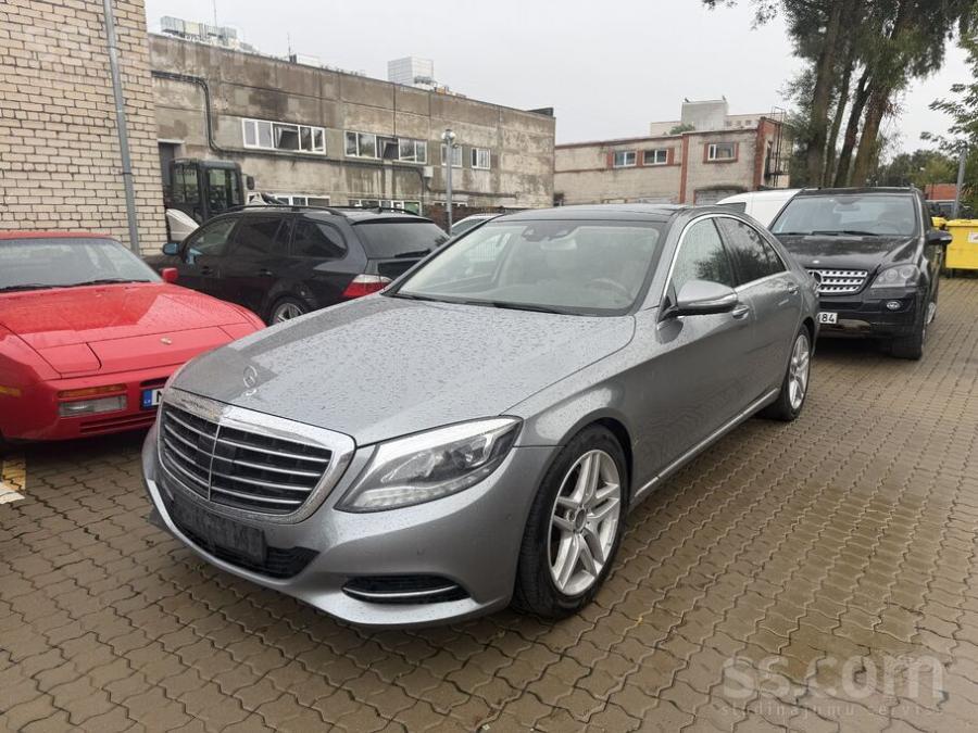 Grey Mercedes-Benz S 350 2015 in Riga, with an engine capacity of 3.00 L and mileage of 290 thousand km for 17000 €, photo 1 on AUTOMOTO.COM.LV