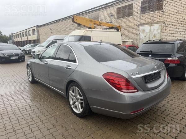 Grey Mercedes-Benz S 350 2015 in Riga, with an engine capacity of 3.00 L and mileage of 290 thousand km for 18000 €, photo 4 on AUTOMOTO.COM.LV