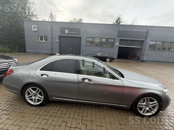 Grey Mercedes-Benz S 350 2015 in Riga, with an engine capacity of 3.00 L and mileage of 290 thousand km for 18000 €, photo 6 on AUTOMOTO.COM.LV