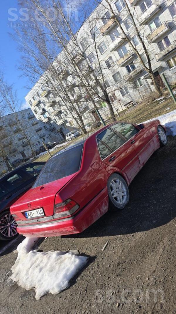 Красный Мерседес С 350 1995 в Огре, объемом двигателя 3.00 л и пробегом 488 тыс. км за 2300 €, фото 4 на AUTOMOTO.COM.LV