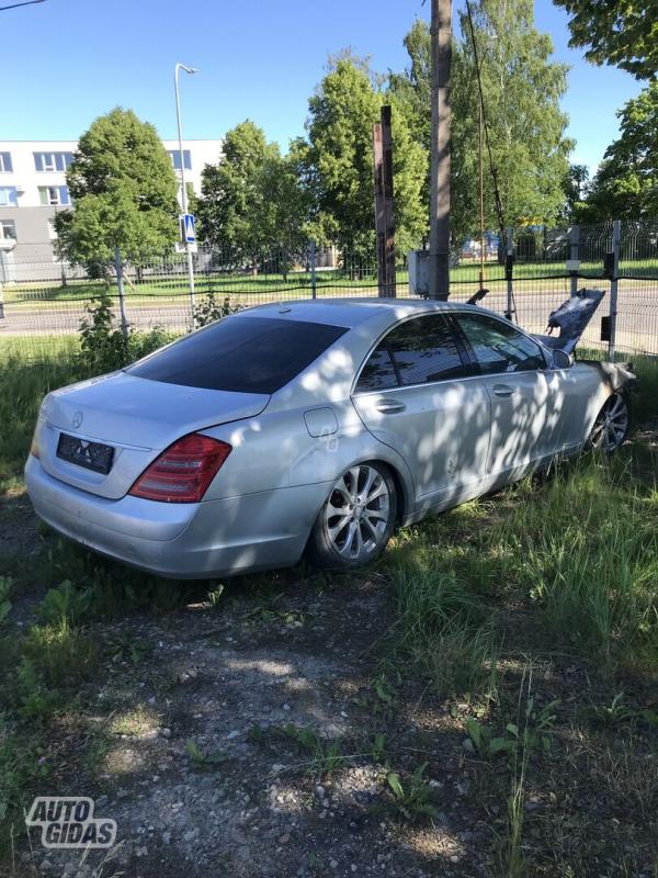 Мерседес С 350 2006 в Шяуляй, объемом двигателя 3.50 л и пробегом 285 тыс. км за 1000 €, фото 1 на AUTOMOTO.COM.LV