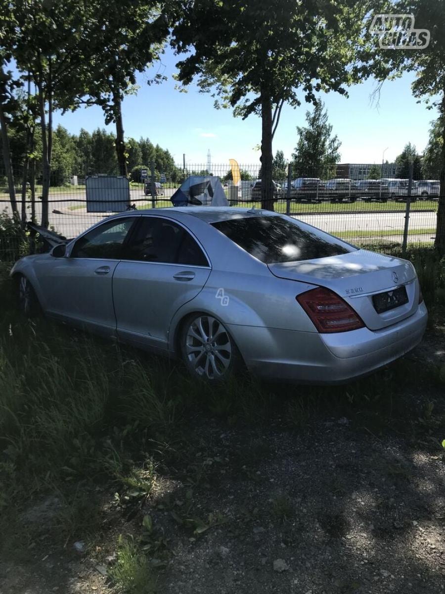 Мерседес С 350 2006 в Шяуляй, объемом двигателя 3.50 л и пробегом 285 тыс. км за 1000 €, фото 3 на AUTOMOTO.COM.LV