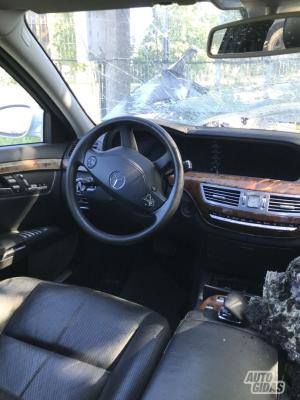 Mercedes-Benz S 350 2006 in Siauliai, with an engine capacity of 3.50 L and mileage of 285 thousand km for 1000 €, photo 4 on AUTOMOTO.COM.LV