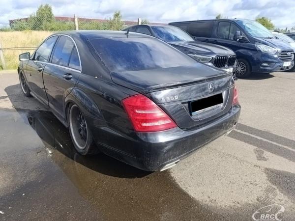 Мерседес С 350 2006 в Вильнюс, объемом двигателя 3.50 л и пробегом 1000 тыс. км за 2500 €, фото 4 на AUTOMOTO.COM.LV