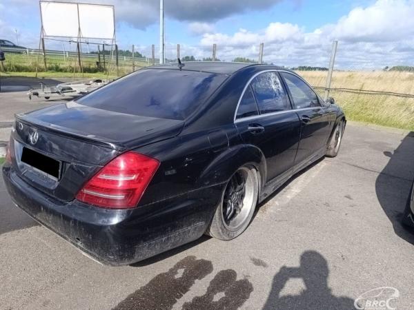 Мерседес С 350 2006 в Вильнюс, объемом двигателя 3.50 л и пробегом 1000 тыс. км за 2500 €, фото 5 на AUTOMOTO.COM.LV