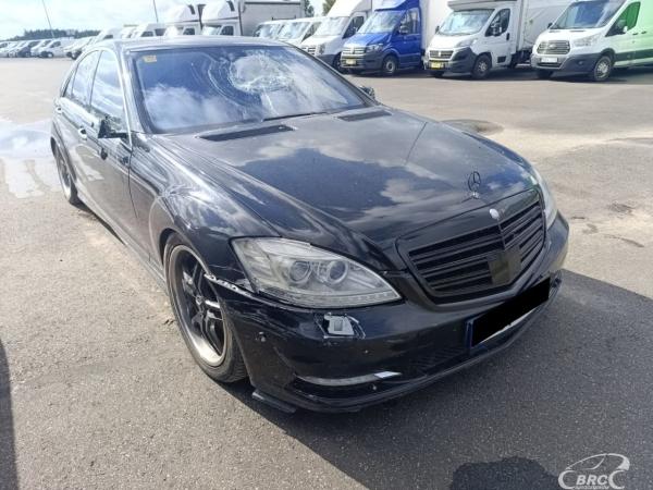 Мерседес С 350 2006 в Вильнюс, объемом двигателя 3.50 л и пробегом 1000 тыс. км за 2500 €, фото 6 на AUTOMOTO.COM.LV