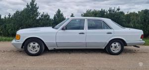 Белый Мерседес С 350 1991 в Клайпеда, объемом двигателя 3.50 л и пробегом 252 тыс. км за 6200 €, фото 3 на AUTOMOTO.COM.LV