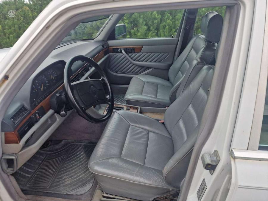 Белый Мерседес С 350 1991 в Клайпеда, объемом двигателя 3.50 л и пробегом 252 тыс. км за 6200 €, фото 9 на AUTOMOTO.COM.LV