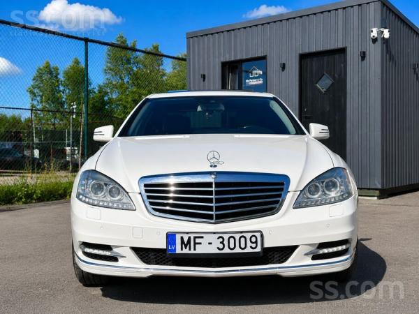 Белый Мерседес С 350 2009 в Рига, объемом двигателя 3.00 л и пробегом 258 тыс. км за 10990 €, фото 2 на AUTOMOTO.COM.LV