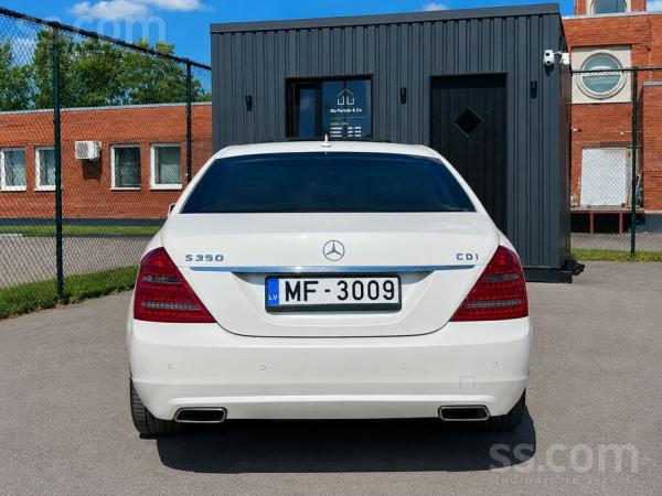 Белый Мерседес С 350 2009 в Рига, объемом двигателя 3.00 л и пробегом 258 тыс. км за 10990 €, фото 5 на AUTOMOTO.COM.LV