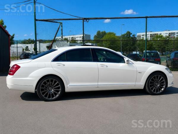 Белый Мерседес С 350 2009 в Рига, объемом двигателя 3.00 л и пробегом 258 тыс. км за 10990 €, фото 7 на AUTOMOTO.COM.LV