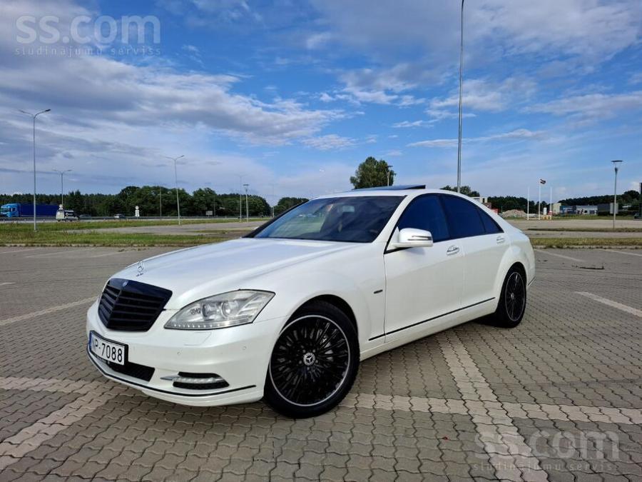 White Mercedes-Benz S 350 2010 in Riga, with an engine capacity of 3.00 L and mileage of 403 thousand km for 10500 €, photo 1 on AUTOMOTO.COM.LV