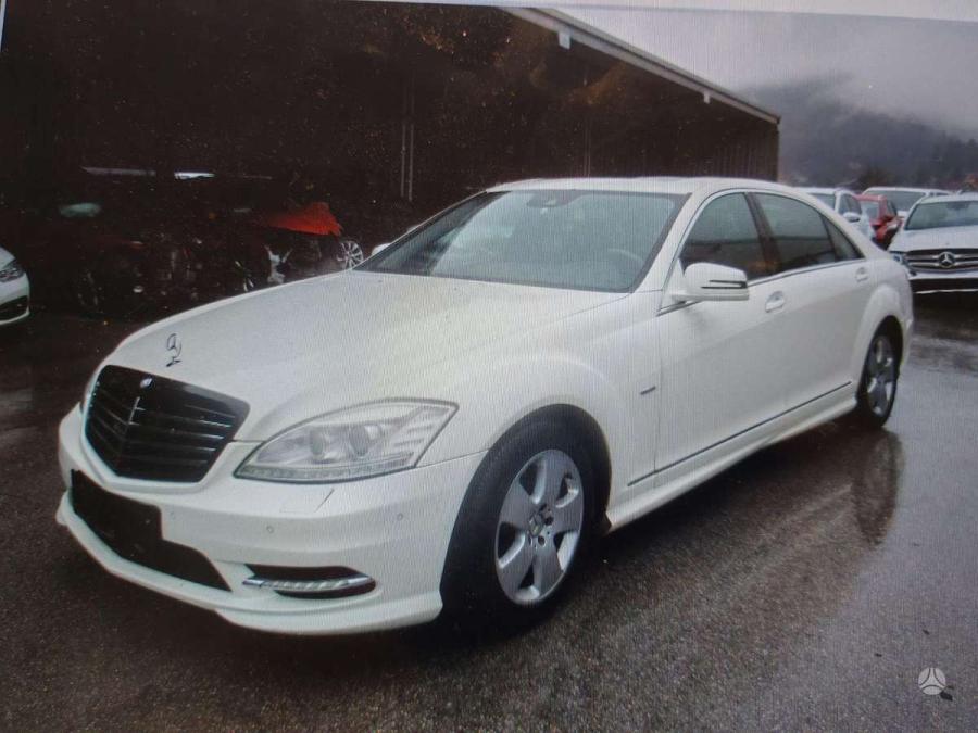 Balts Mercedes-Benz S 350 2011 Marijampole, ar dzinēja tilpumu 3.00 L un nobraukumu 350 tūkst. km par 6750 €, foto 1 vietnē AUTOMOTO.COM.LV