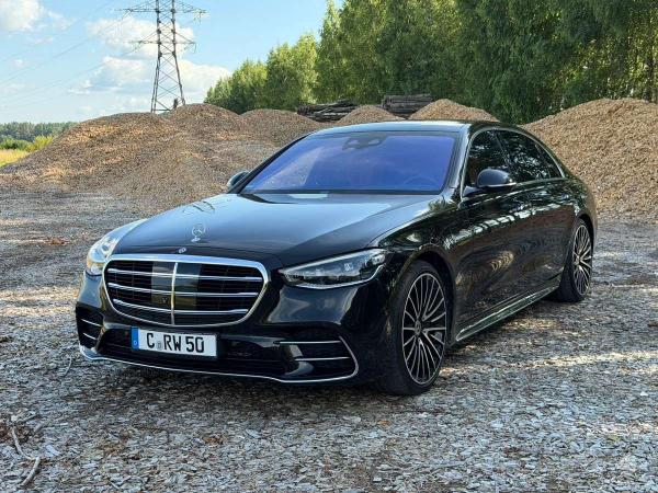 Black Mercedes-Benz S 400 2021 in Taurage, with an engine capacity of 3.00 L and mileage of 210 thousand km for 64000 €, photo 1 on AUTOMOTO.COM.LV