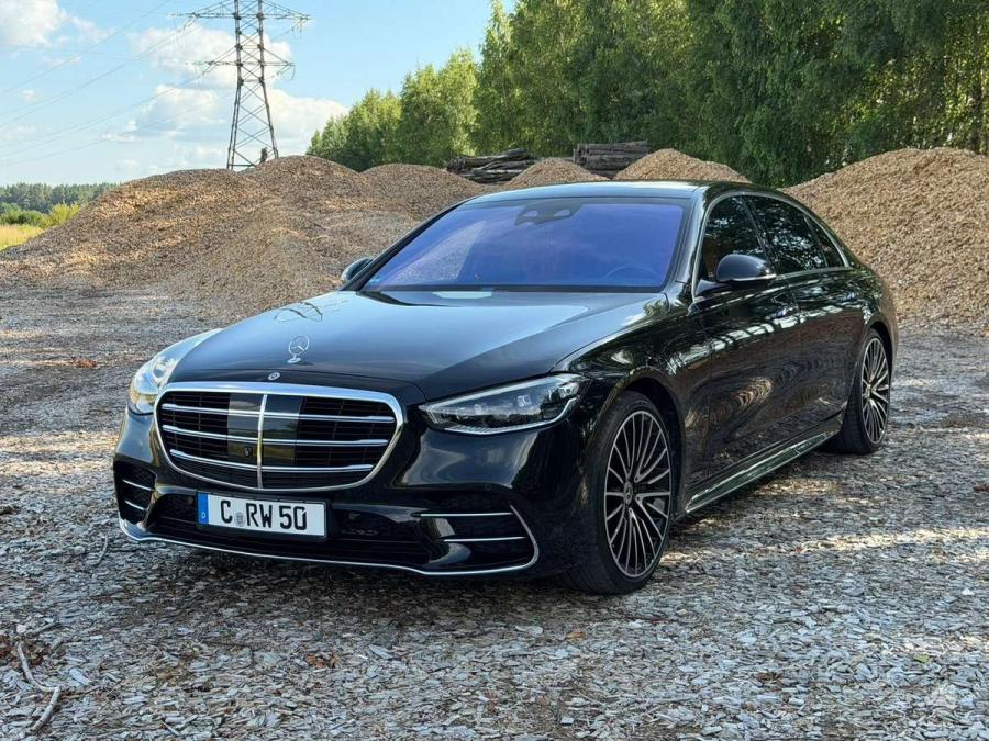 Black Mercedes-Benz S 400 2021 in Taurage, with an engine capacity of 3.00 L and mileage of 210 thousand km for 64000 €, photo 1 on AUTOMOTO.COM.LV