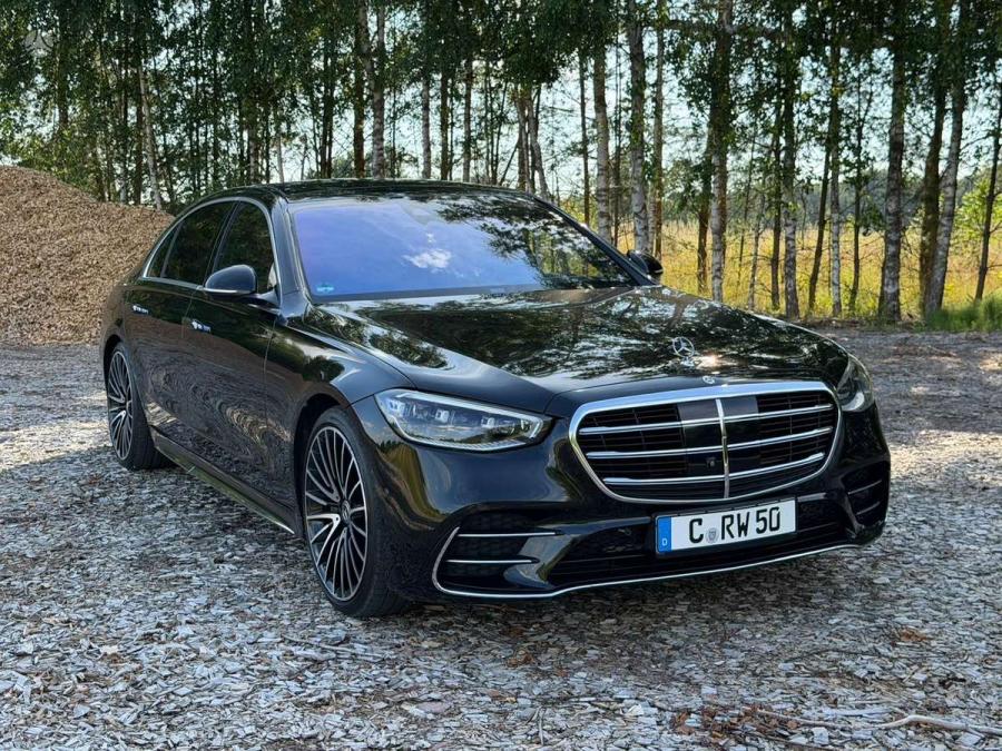Black Mercedes-Benz S 400 2021 in Taurage, with an engine capacity of 3.00 L and mileage of 210 thousand km for 64000 €, photo 4 on AUTOMOTO.COM.LV