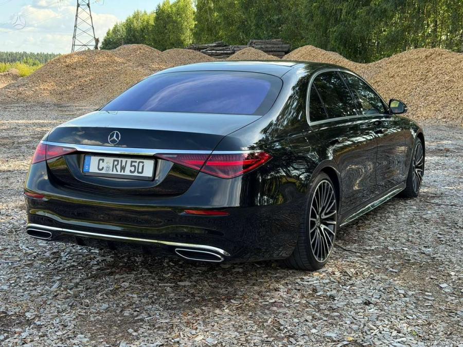 Black Mercedes-Benz S 400 2021 in Taurage, with an engine capacity of 3.00 L and mileage of 210 thousand km for 64000 €, photo 5 on AUTOMOTO.COM.LV