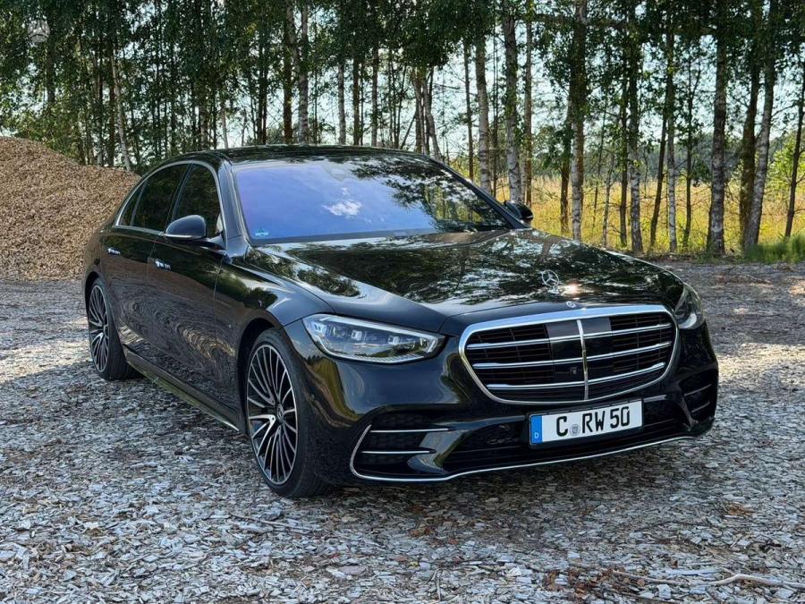Black Mercedes-Benz S 400 2021 in Taurage, with an engine capacity of 3.00 L and mileage of 210 thousand km for 64000 €, photo 7 on AUTOMOTO.COM.LV