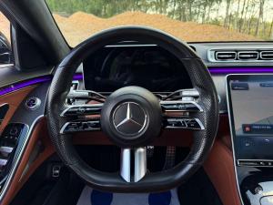 Black Mercedes-Benz S 400 2021 in Taurage, with an engine capacity of 3.00 L and mileage of 210 thousand km for 64000 €, photo 16 on AUTOMOTO.COM.LV