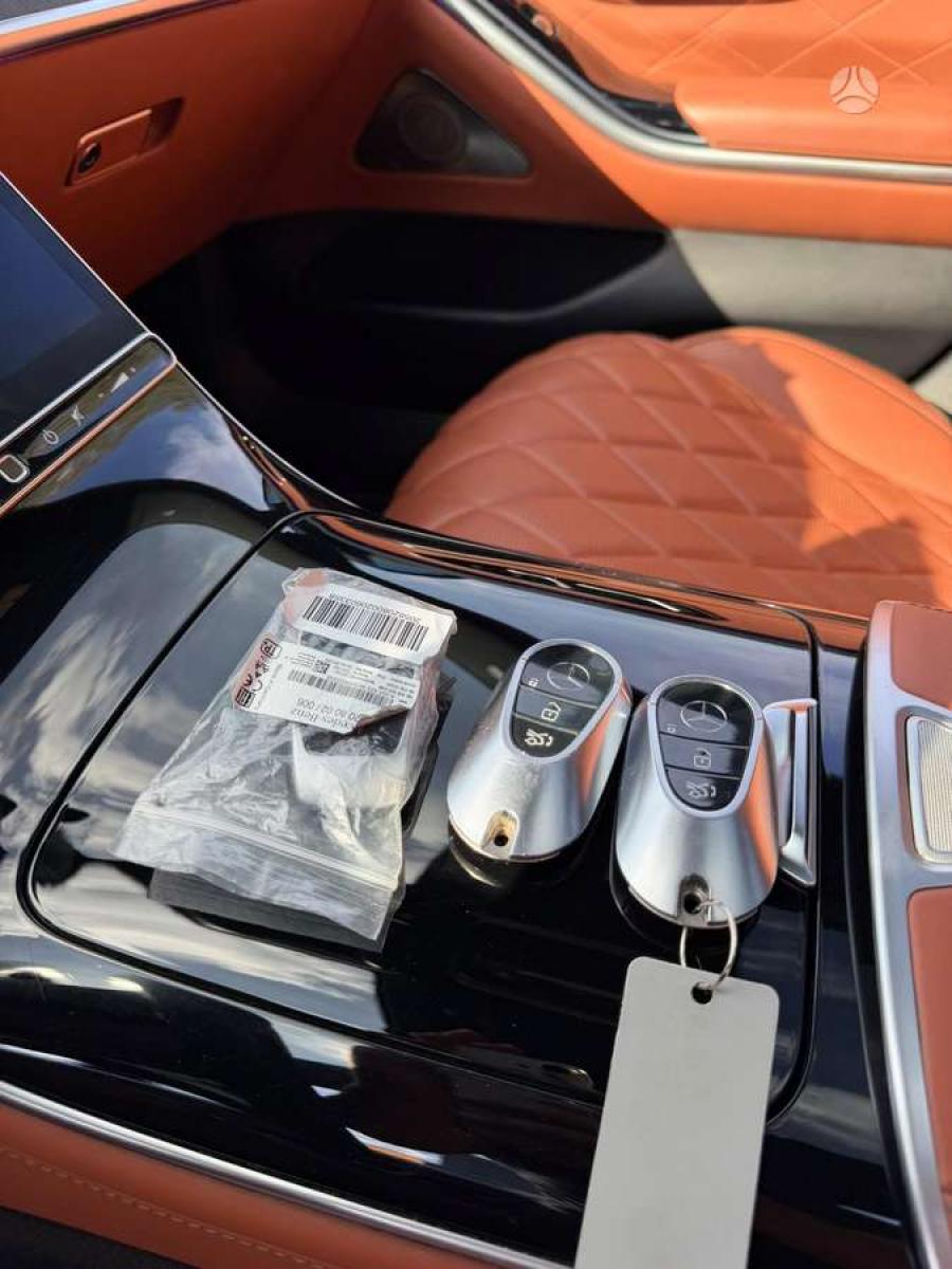 Black Mercedes-Benz S 400 2021 in Taurage, with an engine capacity of 3.00 L and mileage of 210 thousand km for 64000 €, photo 29 on AUTOMOTO.COM.LV