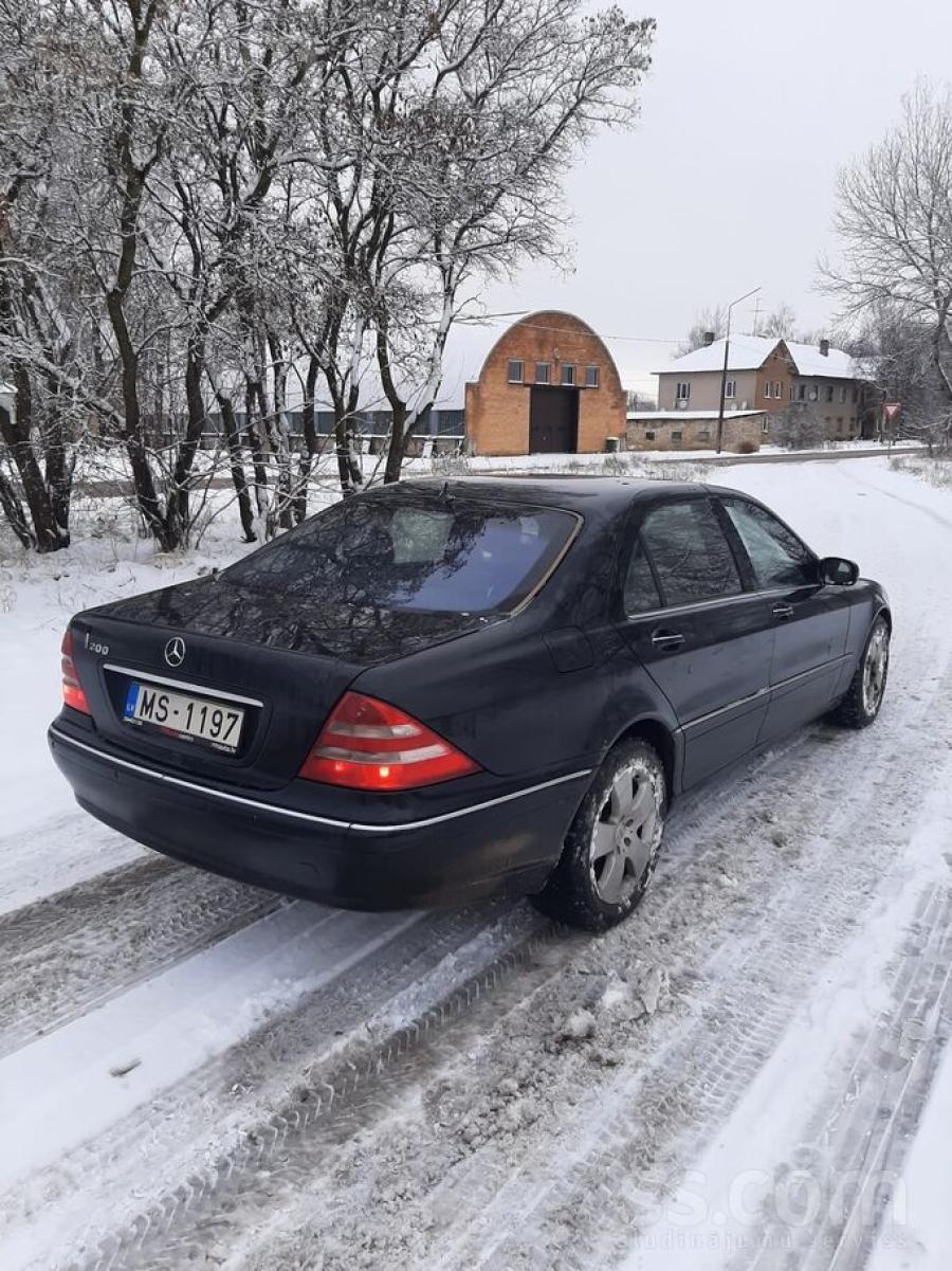 Черный Мерседес С 400 2001 в Рига, объемом двигателя 4.00 л и пробегом 245 тыс. км за 2000 €, фото 4 на AUTOMOTO.COM.LV