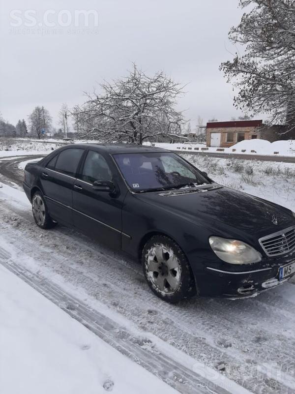 Black Mercedes-Benz S 400 2001 in Riga, with an engine capacity of 4.00 L and mileage of 245 thousand km for 2000 €, photo 1 on AUTOMOTO.COM.LV