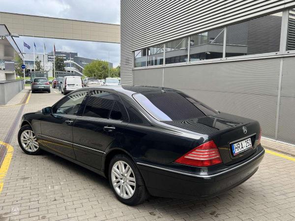 Мерседес С 400 2002 в Вильнюс на AUTOMOTO.COM.LV Черный Мерседес С 400 2002 в Вильнюс, объемом двигателя 4.00 л и пробегом 350 тыс. км за 1950 €, фото 4 на AUTOMOTO.COM.LV