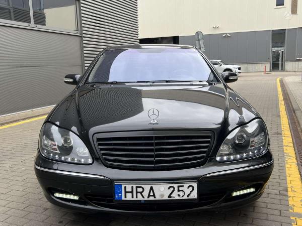 Мерседес С 400 2002 в Вильнюс на AUTOMOTO.COM.LV Черный Мерседес С 400 2002 в Вильнюс, объемом двигателя 4.00 л и пробегом 350 тыс. км за 1950 €, фото 6 на AUTOMOTO.COM.LV