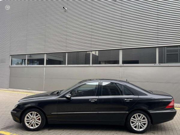 Мерседес С 400 2002 в Вильнюс на AUTOMOTO.COM.LV Черный Мерседес С 400 2002 в Вильнюс, объемом двигателя 4.00 л и пробегом 350 тыс. км за 1950 €, фото 9 на AUTOMOTO.COM.LV