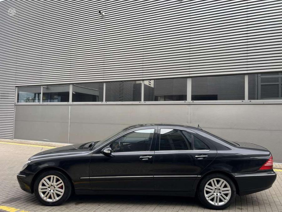Черный Мерседес С 400 2002 в Вильнюс, объемом двигателя 4.00 л и пробегом 350 тыс. км за 1950 €, фото 9 на AUTOMOTO.COM.LV