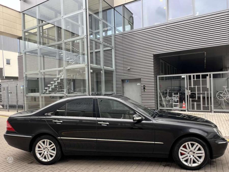Черный Мерседес С 400 2002 в Вильнюс, объемом двигателя 4.00 л и пробегом 350 тыс. км за 1950 €, фото 17 на AUTOMOTO.COM.LV