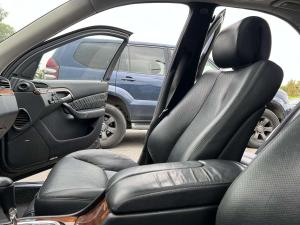 Черный Мерседес С 400 2002 в Вильнюс, объемом двигателя 4.00 л и пробегом 350 тыс. км за 1950 €, фото 25 на AUTOMOTO.COM.LV