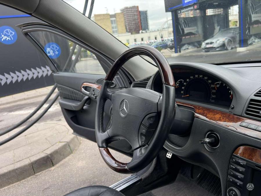 Черный Мерседес С 400 2002 в Вильнюс, объемом двигателя 4.00 л и пробегом 350 тыс. км за 1950 €, фото 39 на AUTOMOTO.COM.LV
