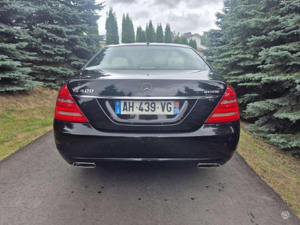 Black Mercedes-Benz S 400 2009 in Utena, with an engine capacity of 3.50 L and mileage of 137 thousand km for 11200 €, photo 5 on AUTOMOTO.COM.LV
