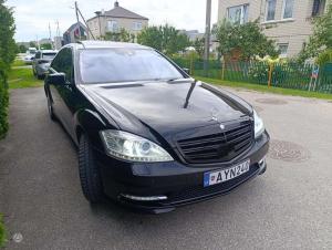 Черный Мерседес С 400 2009 в Каунас, объемом двигателя 3.50 л и пробегом 226 тыс. км за 12000 €, фото 3 на AUTOMOTO.COM.LV