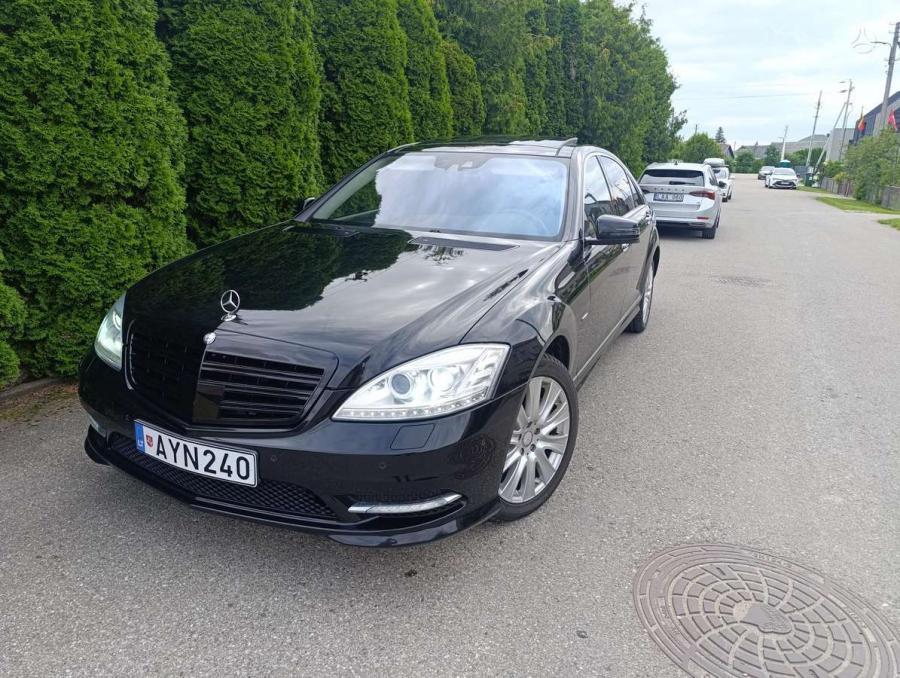 Черный Мерседес С 400 2009 в Каунас, объемом двигателя 3.50 л и пробегом 226 тыс. км за 12000 €, фото 4 на AUTOMOTO.COM.LV