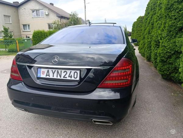Черный Мерседес С 400 2009 в Каунас, объемом двигателя 3.50 л и пробегом 226 тыс. км за 12000 €, фото 4 на AUTOMOTO.COM.LV