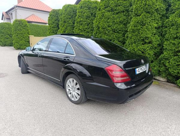 Черный Мерседес С 400 2009 в Каунас, объемом двигателя 3.50 л и пробегом 226 тыс. км за 12000 €, фото 5 на AUTOMOTO.COM.LV