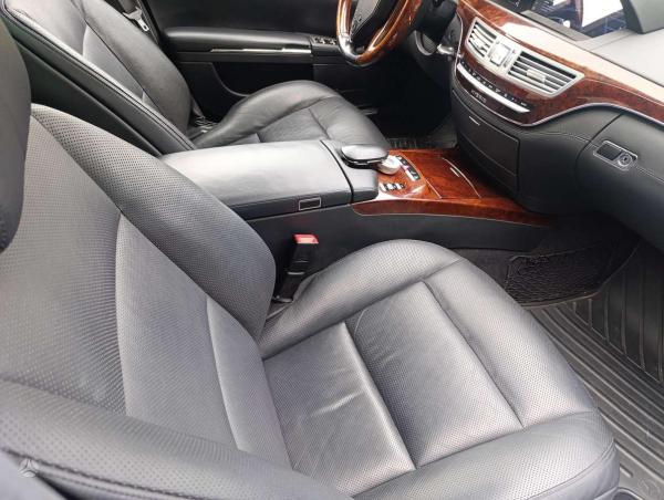 Черный Мерседес С 400 2009 в Каунас, объемом двигателя 3.50 л и пробегом 226 тыс. км за 12000 €, фото 7 на AUTOMOTO.COM.LV