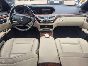 Melns Mercedes-Benz S 400 2009 Utena, ar dzinēja tilpumu 3.50 L un nobraukumu 137 tūkst. km par 10500 €, foto  vietnē AUTOMOTO.COM.LV