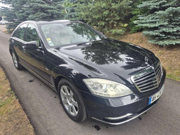 Черный Мерседес С 400 2009 в Утена, объемом двигателя 3.50 л и пробегом 137 тыс. км за 10500 €, фото 3 на AUTOMOTO.COM.LV