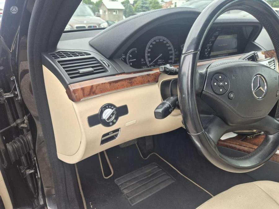 Melns Mercedes-Benz S 400 2009 Utena, ar dzinēja tilpumu 3.50 L un nobraukumu 137 tūkst. km par 10500 €, foto 13 vietnē AUTOMOTO.COM.LV