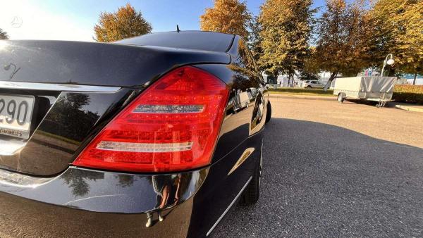 Melns Mercedes-Benz S 400 2010 Viļņa, ar dzinēja tilpumu 3.50 L un nobraukumu 340 tūkst. km par 12800 €, foto 3 vietnē AUTOMOTO.COM.LV