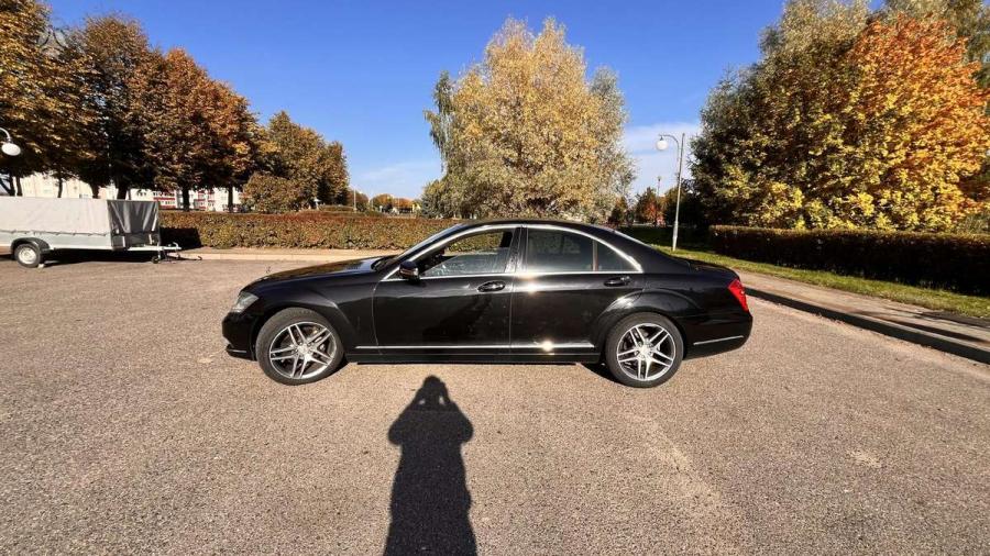 Black Mercedes-Benz S 400 2010 in Vilnius, with an engine capacity of 3.50 L and mileage of 340 thousand km for 12800 €, photo 5 on AUTOMOTO.COM.LV