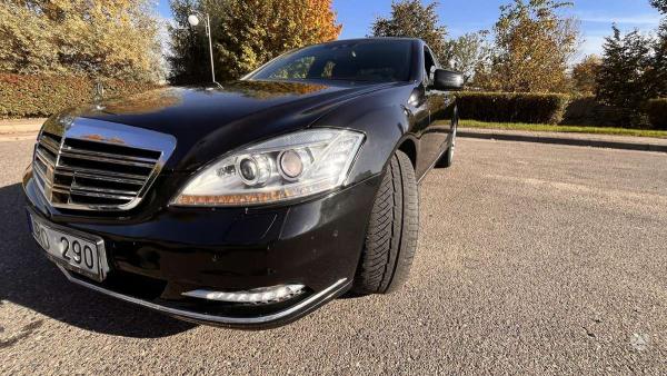 Melns Mercedes-Benz S 400 2010 Viļņa, ar dzinēja tilpumu 3.50 L un nobraukumu 340 tūkst. km par 12800 €, foto 6 vietnē AUTOMOTO.COM.LV
