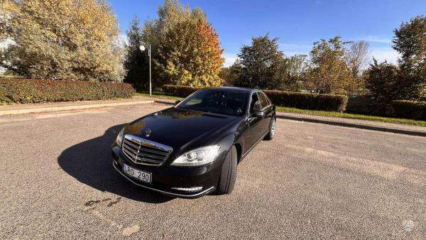 Melns Mercedes-Benz S 400 2010 Viļņa, ar dzinēja tilpumu 3.50 L un nobraukumu 340 tūkst. km par 12800 €, foto 7 vietnē AUTOMOTO.COM.LV