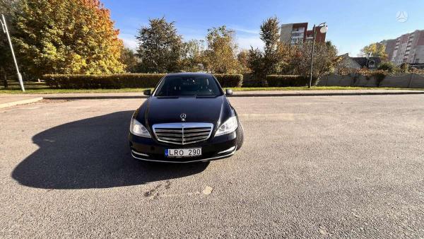 Melns Mercedes-Benz S 400 2010 Viļņa, ar dzinēja tilpumu 3.50 L un nobraukumu 340 tūkst. km par 12800 €, foto 8 vietnē AUTOMOTO.COM.LV