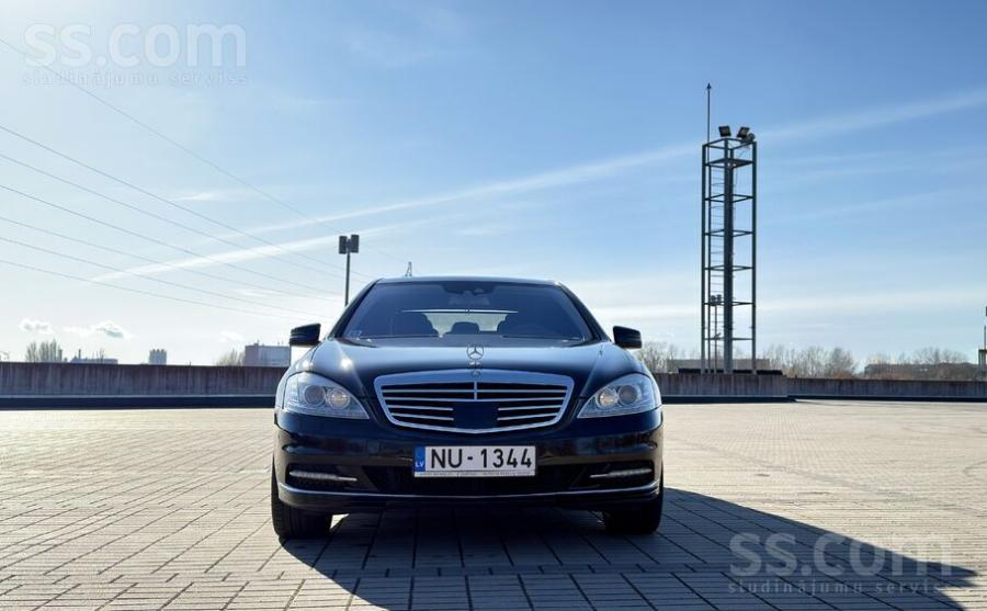 Black Mercedes-Benz S 400 2010 in Riga, with an engine capacity of 3.50 L and mileage of 233 thousand km for 15500 €, photo 2 on AUTOMOTO.COM.LV