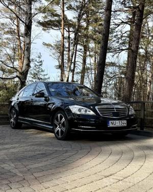 Черный Мерседес С 400 2010 в Рига, объемом двигателя 3.50 л и пробегом 237 тыс. км за 13500 €, фото 3 на AUTOMOTO.COM.LV